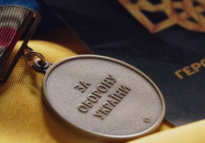 Військовому з Гайворонської громади вручили відзнаку від Президента України фото Читайте на